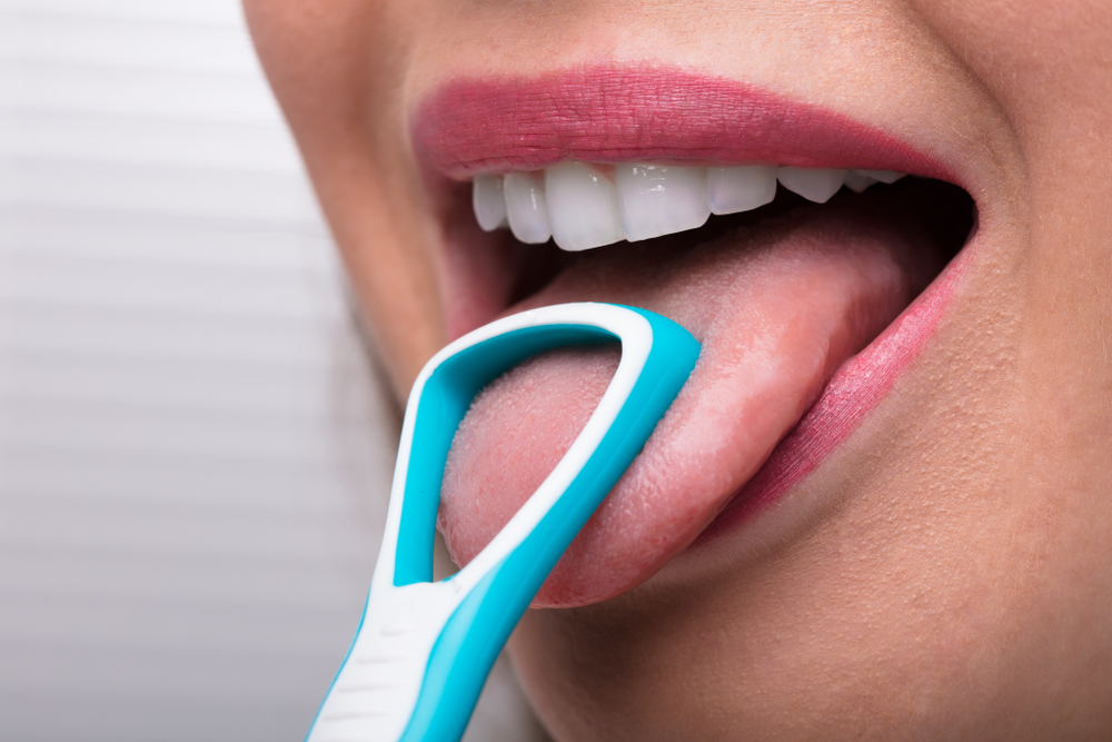 How Tongue Scraping Improves Oral Hygiene